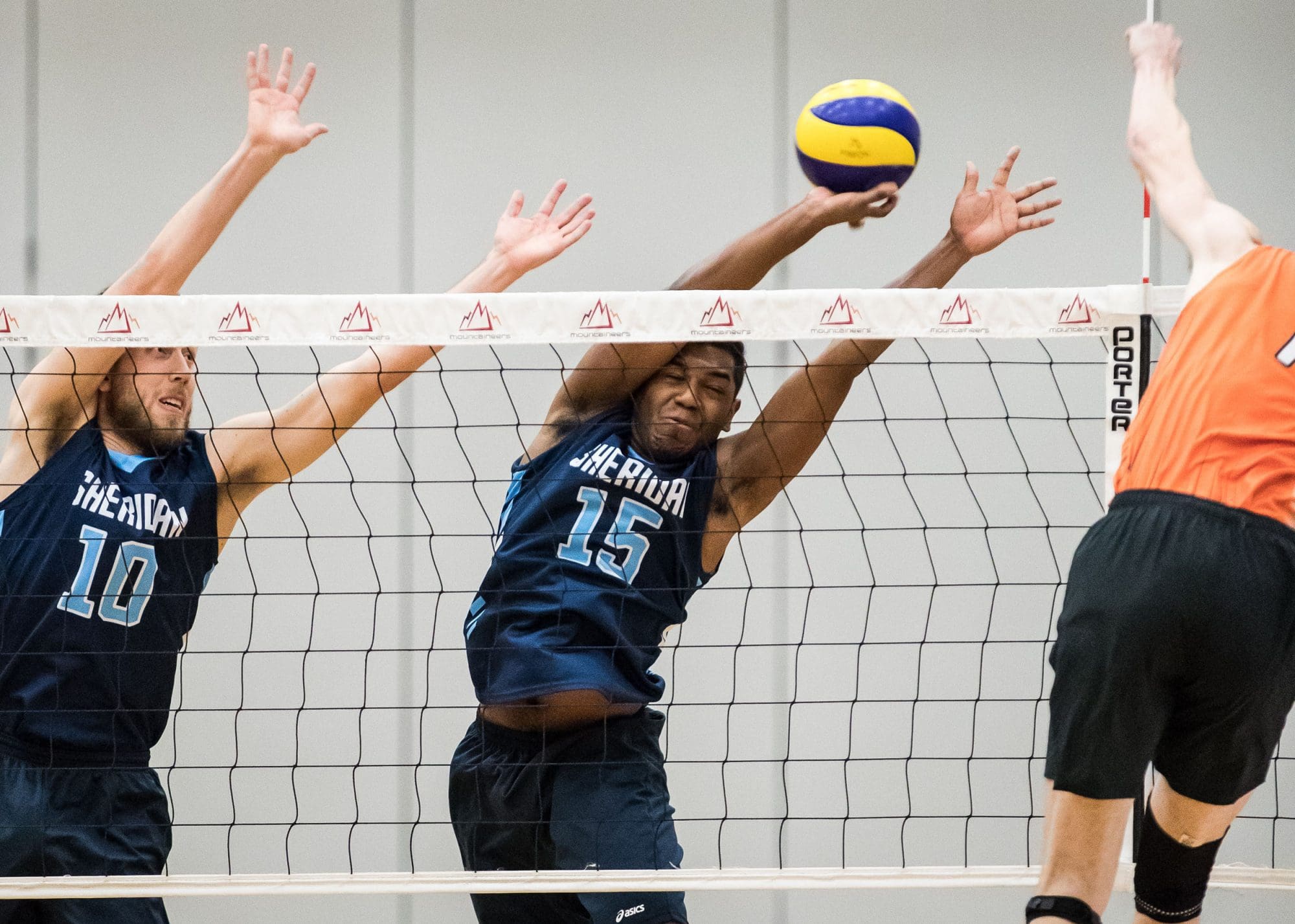 Men's OCAA Volleyball Championship Quarter-Finals: Sheridan vs. Mohawk ...